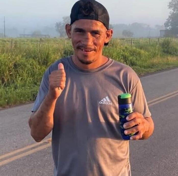 Após viralizar por correr de chinelo e com sinais de embriaguez ...